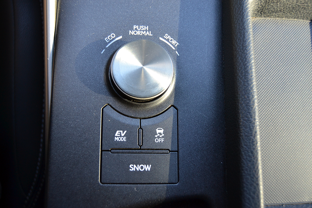 ZMOTOR: Lexus IS300h Executive Tecno Navibox, Híbrido 223cv con sólo 82 ...